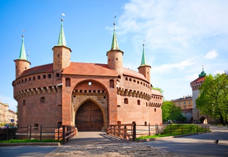 Barbakan w Krakowie: Muzeum, Historia i Mury Obronne! - Kraków Portal
